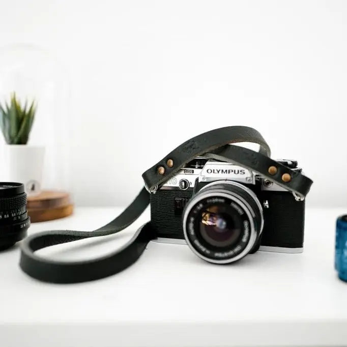Tracolla fotocamera in pelle - Mondello - Made in Italy – Italy Camera ...